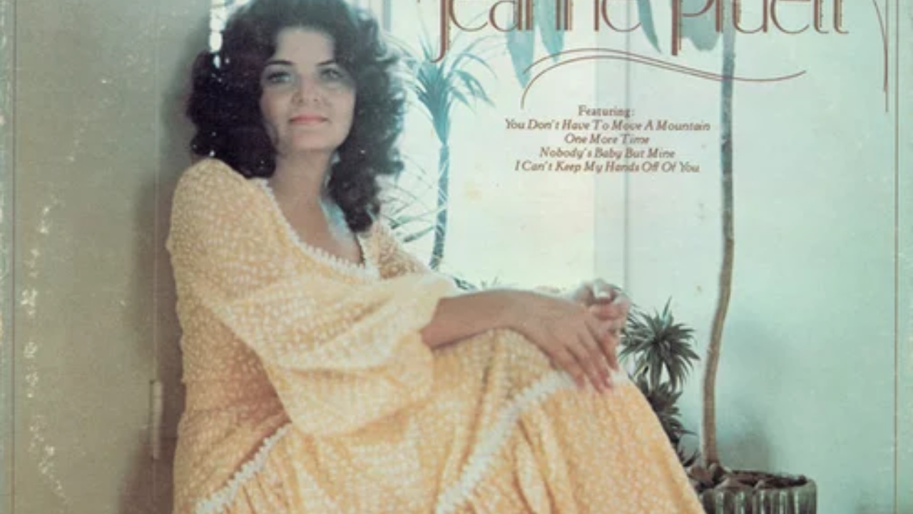 “Satin Sheets” – Jeanne Pruett (1973)